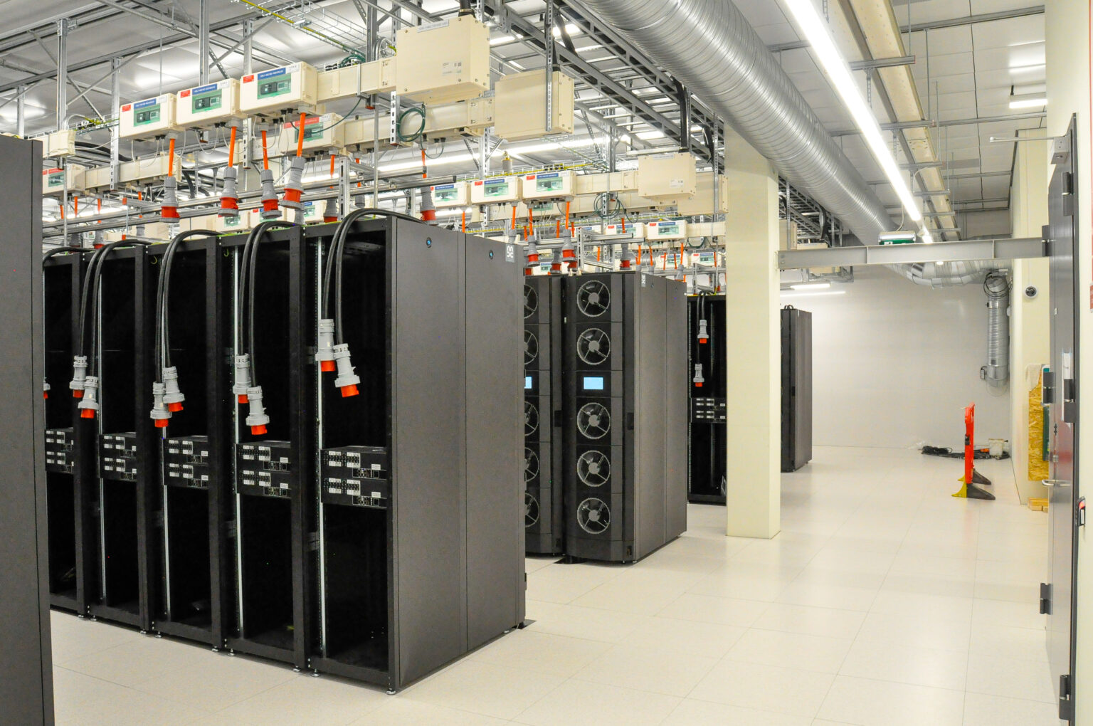 Byggingen av AQ Compute Norway AS sitt nye datasenter. - Lysteknikk Elektroentreprenør AS